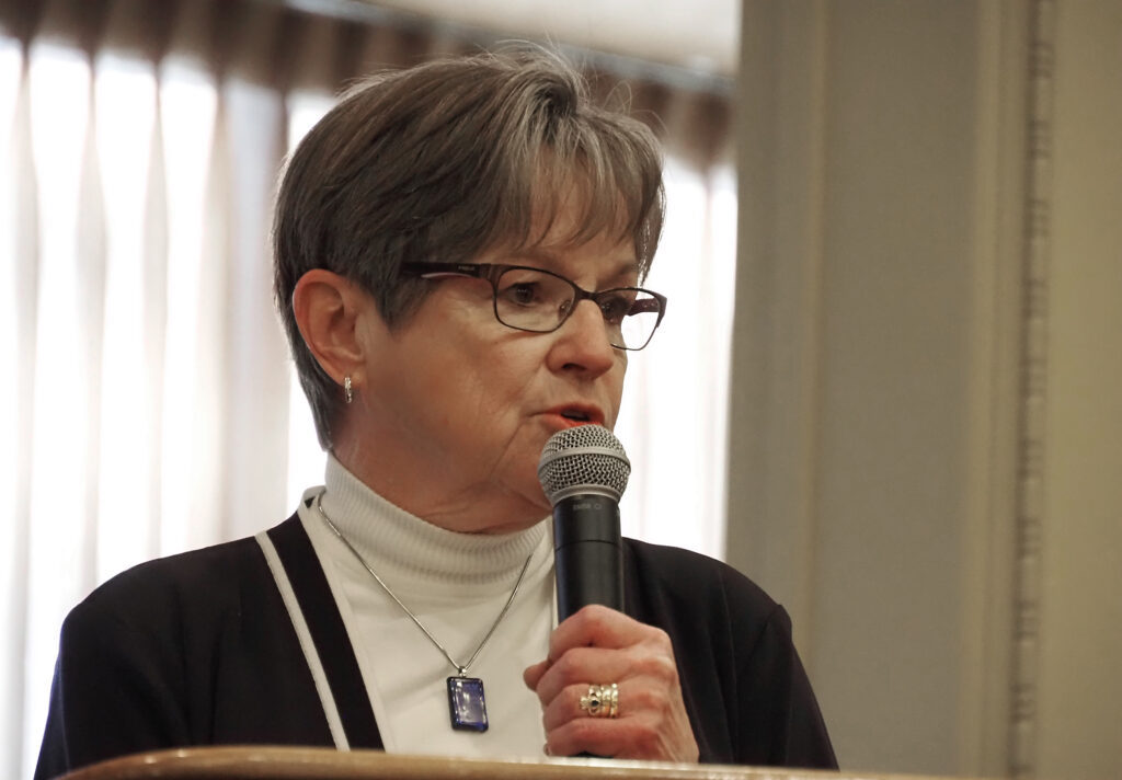 Kelly signs bipartisan legislation creating state tax incentive for ...