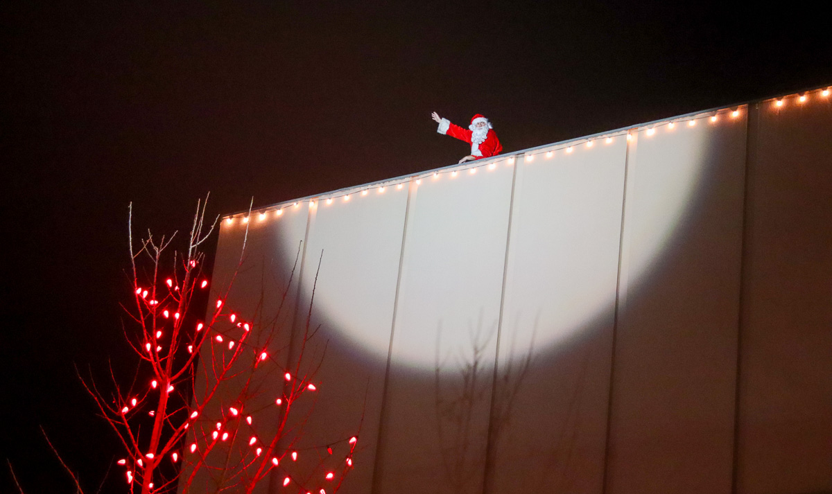 Santa rescued from Weaver’s rooftop yet again; Lawrence townspeople ...