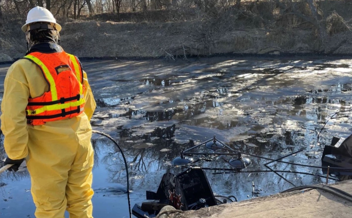 The Keystone pipeline is back in business while the Kansas oil spill ...