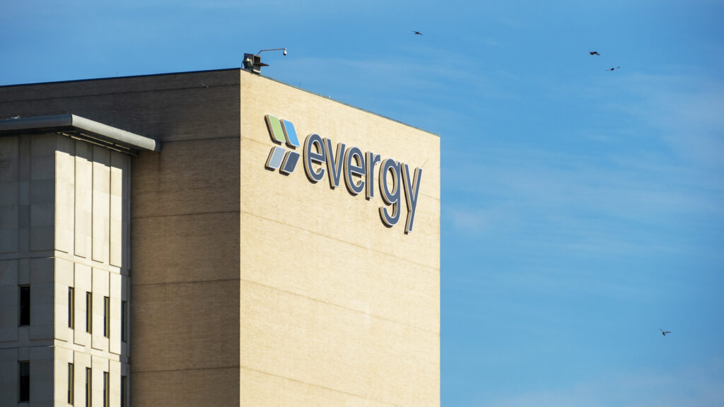 Evergy blames renewable plans, inflation for $1 billion rise in ...