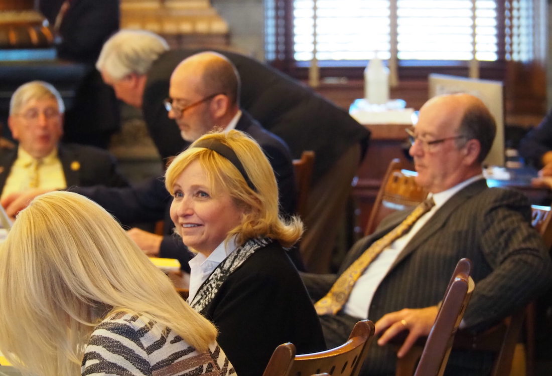 Kansas senators give preliminary passage to sweeping flat tax proposal ...