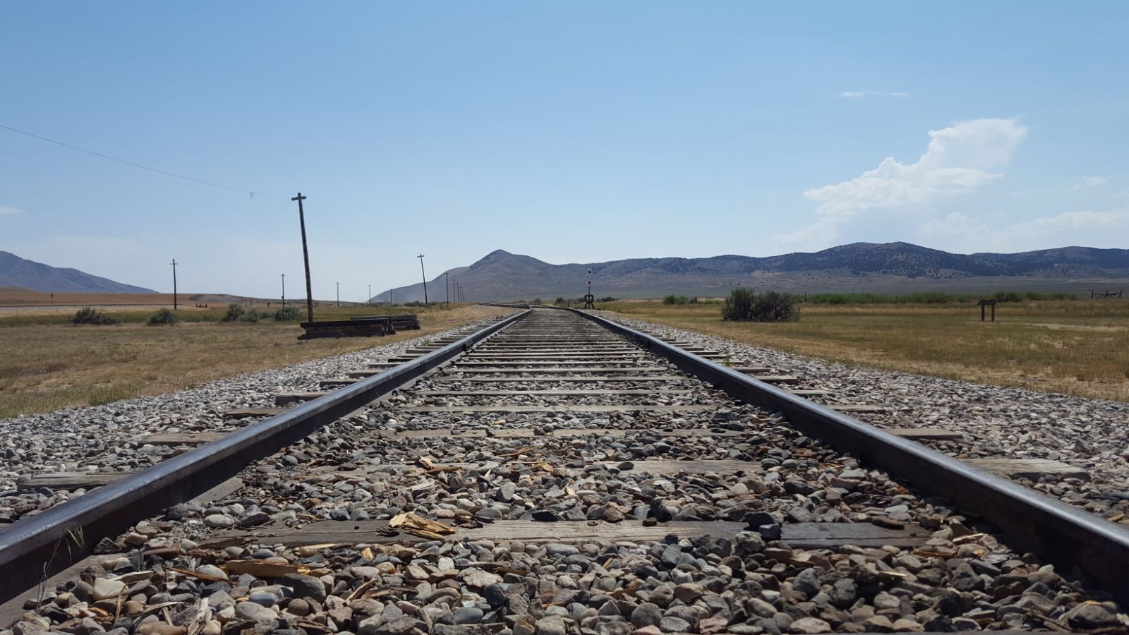 Gov. Kelly implements regulation mandating two-person crews helm trains ...